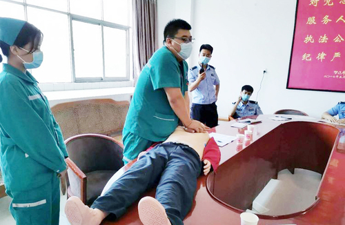 “急诊、急救知识”走进漯河市交巡警第三大队 - 漯河市召陵区人民医院